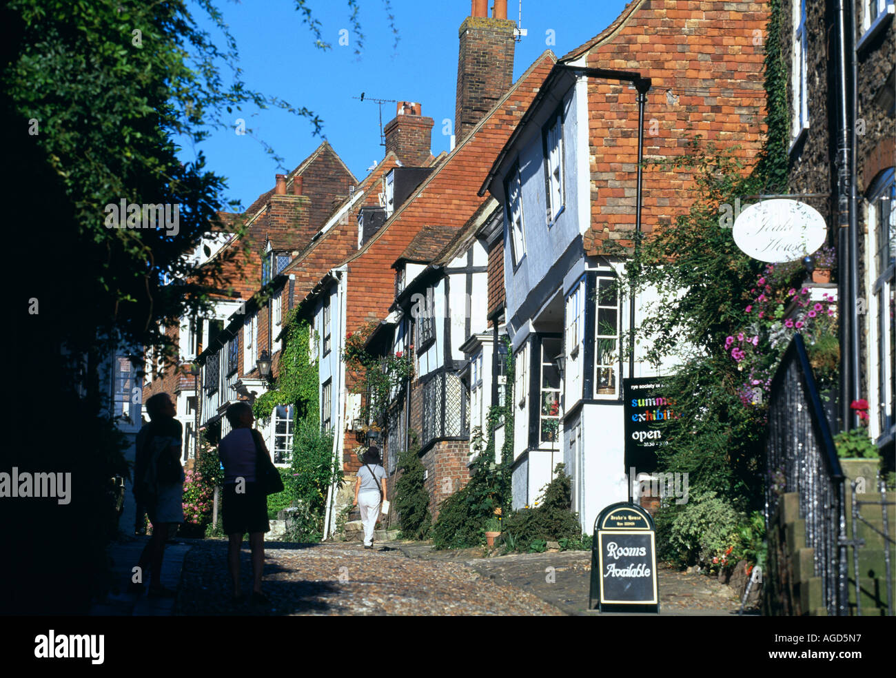 Three women in Mermaid street Rye Stock Photo - Alamy