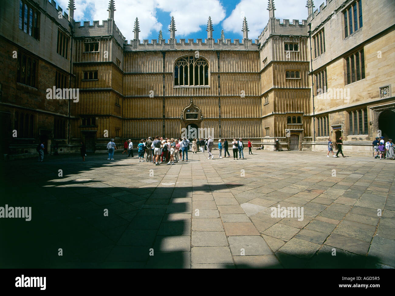 The Quadrangle of the Bodleian Library has an unusual five tiered ...