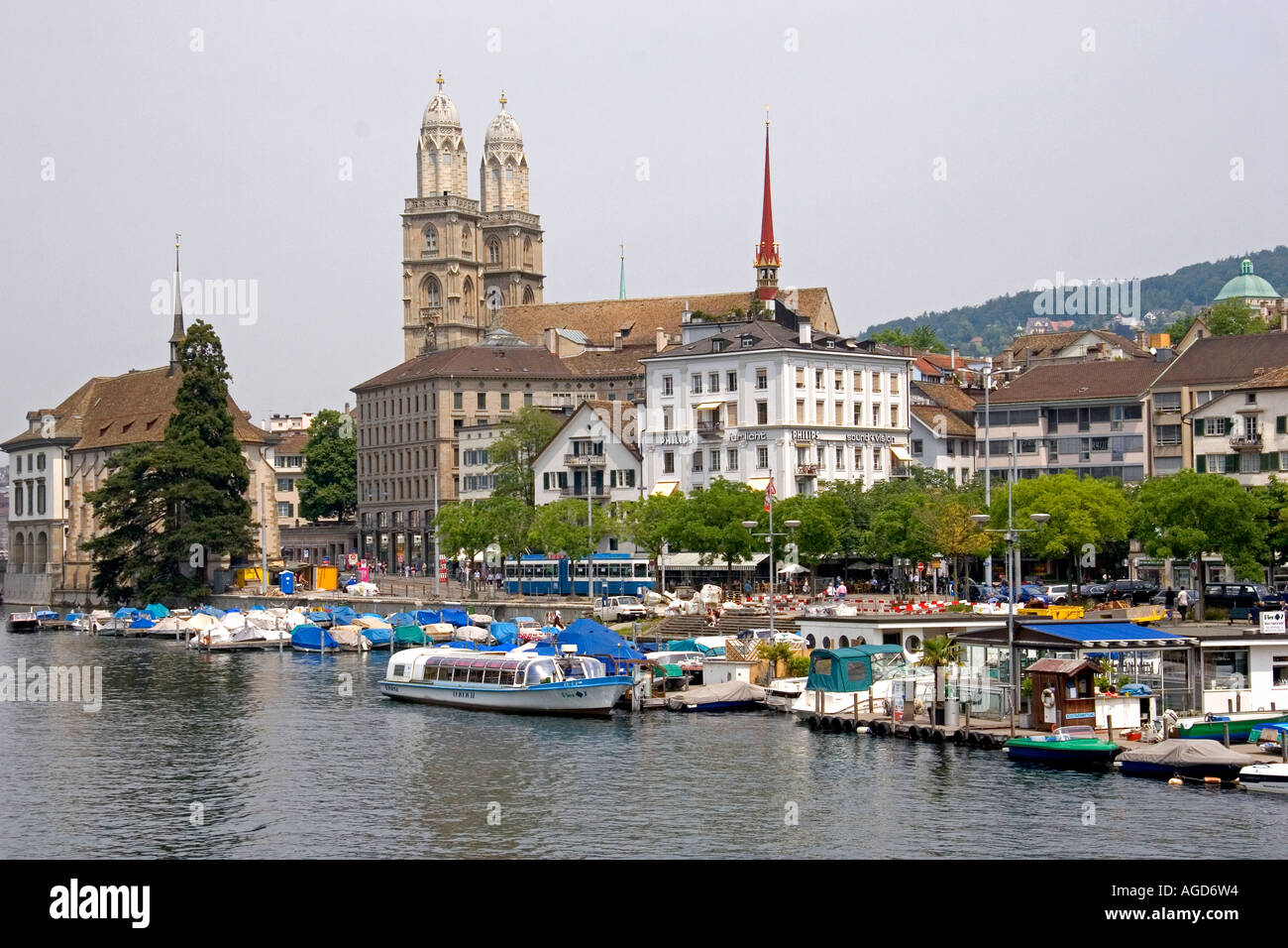 Europe switzerland zurich limmat hi-res stock photography and images ...