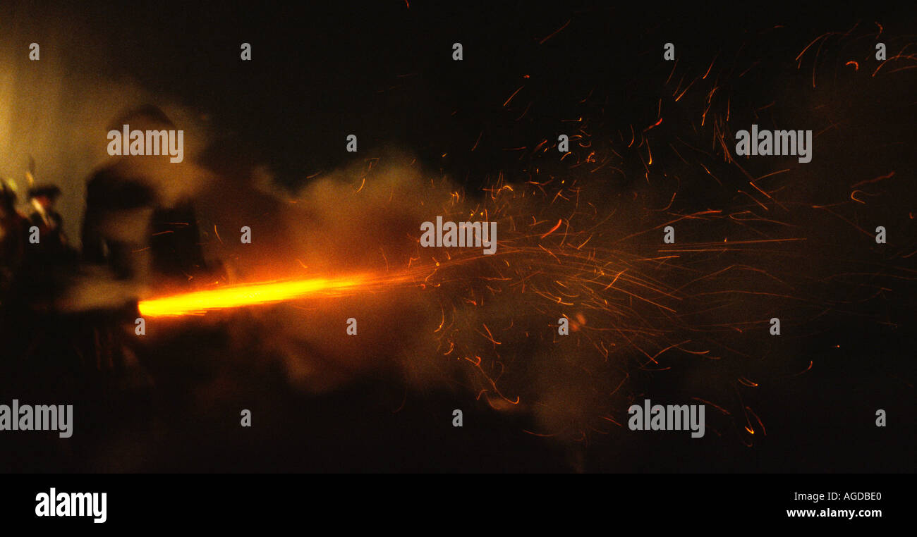 Cannon fire hi-res stock photography and images - Alamy