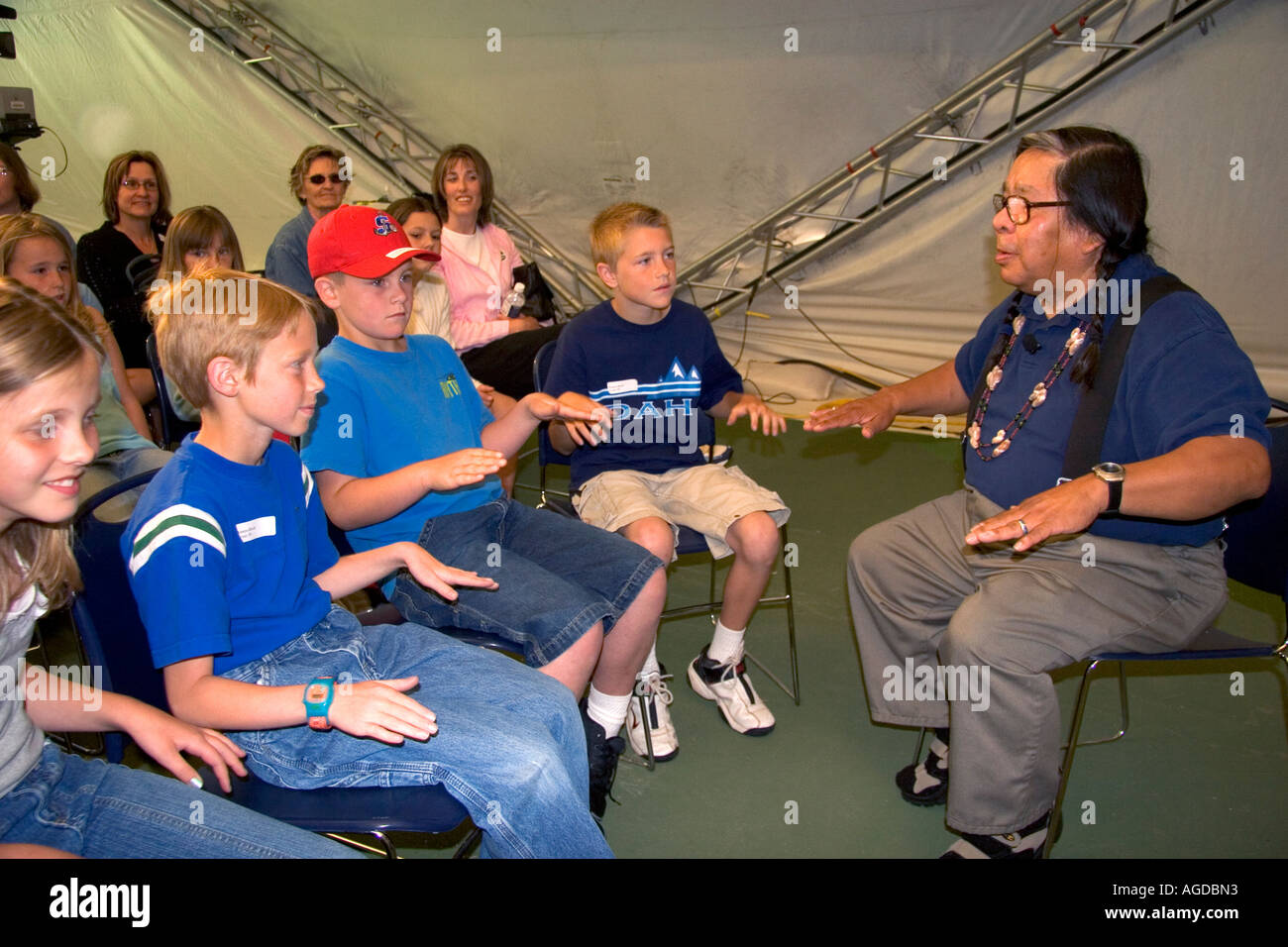 Native american story teller hi-res stock photography and images - Alamy