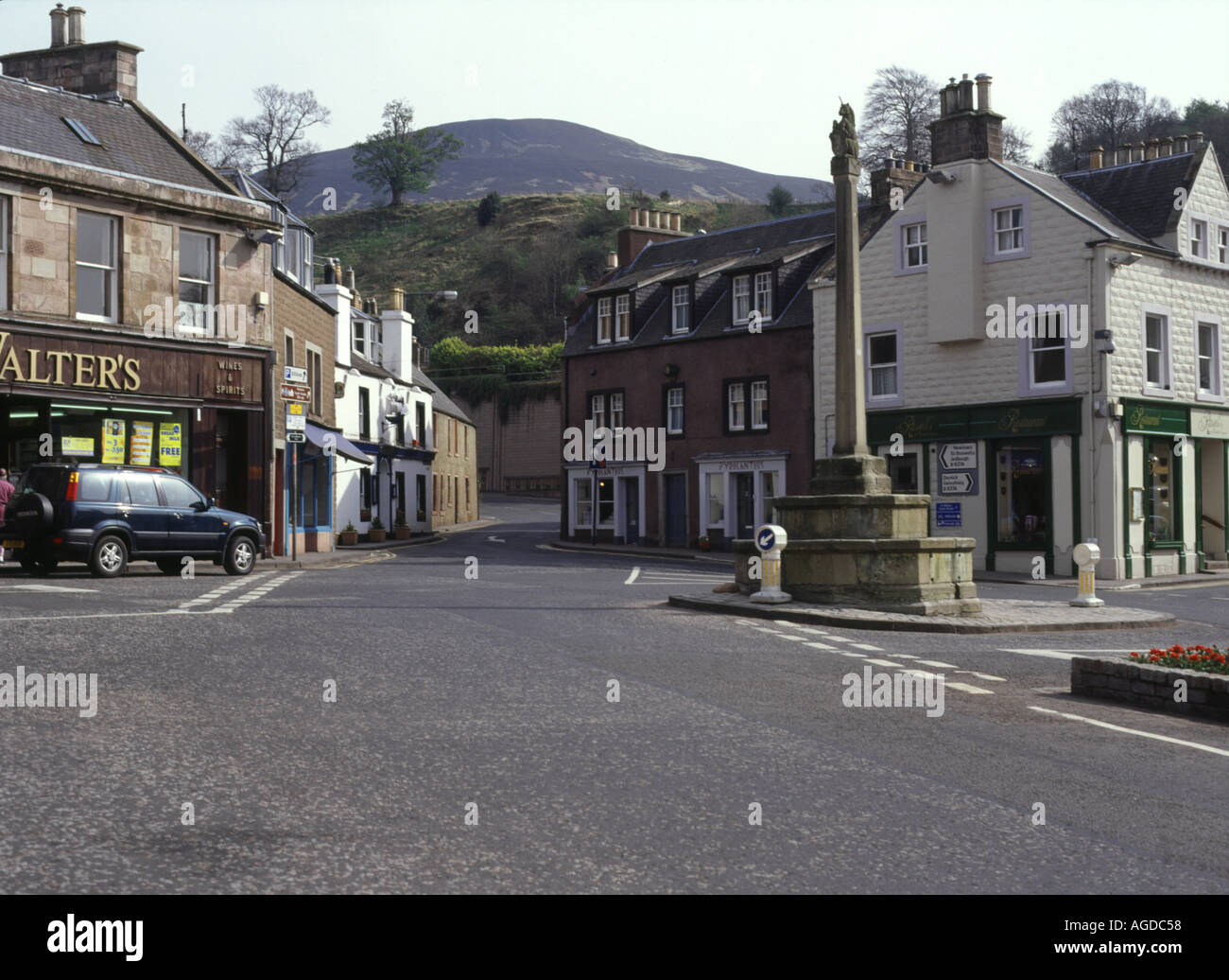 dh MELROSE BORDERS Town centre and market cross street scotland Stock ...