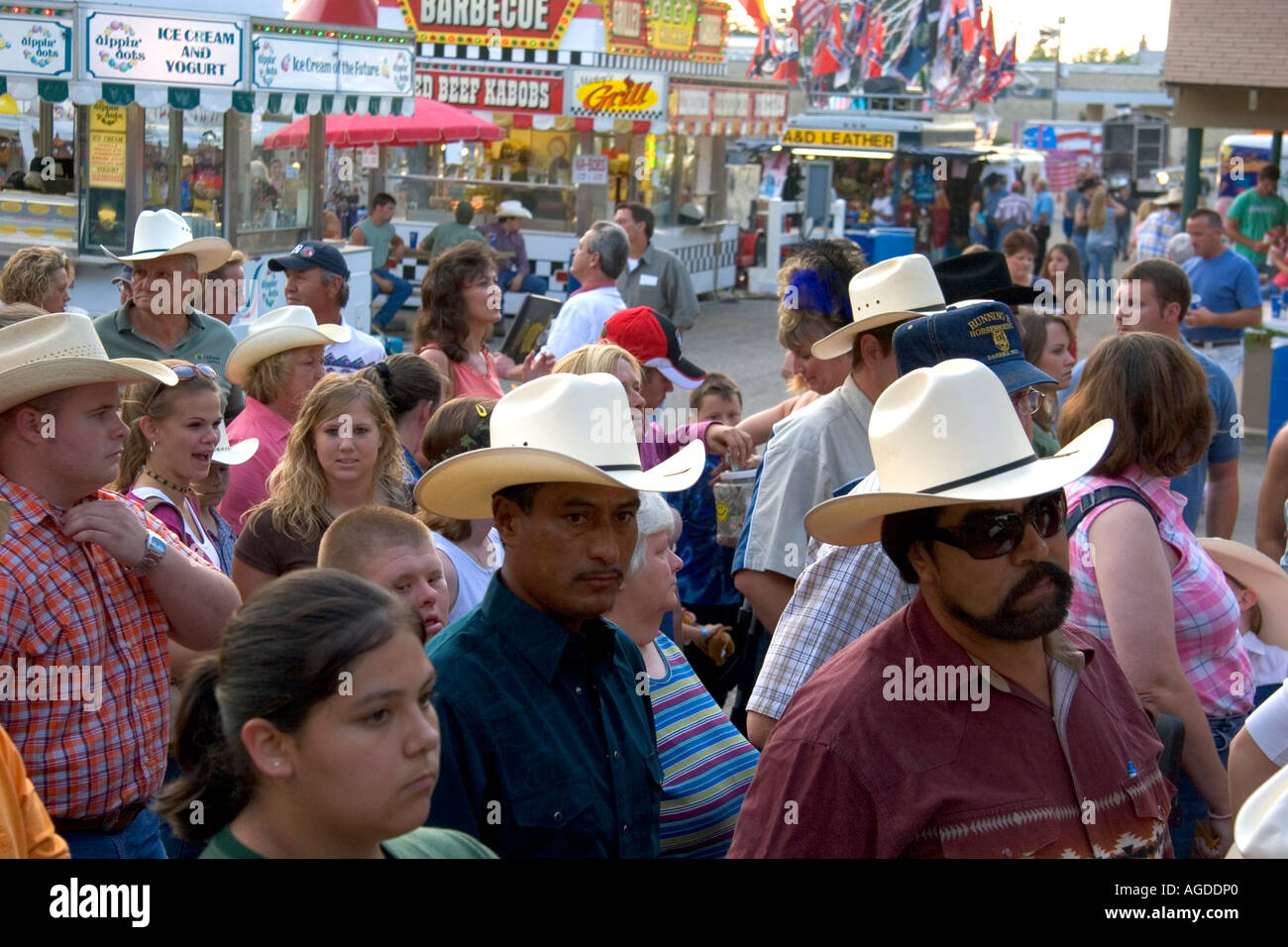 Rodeo crowd hi-res stock photography and images - Alamy