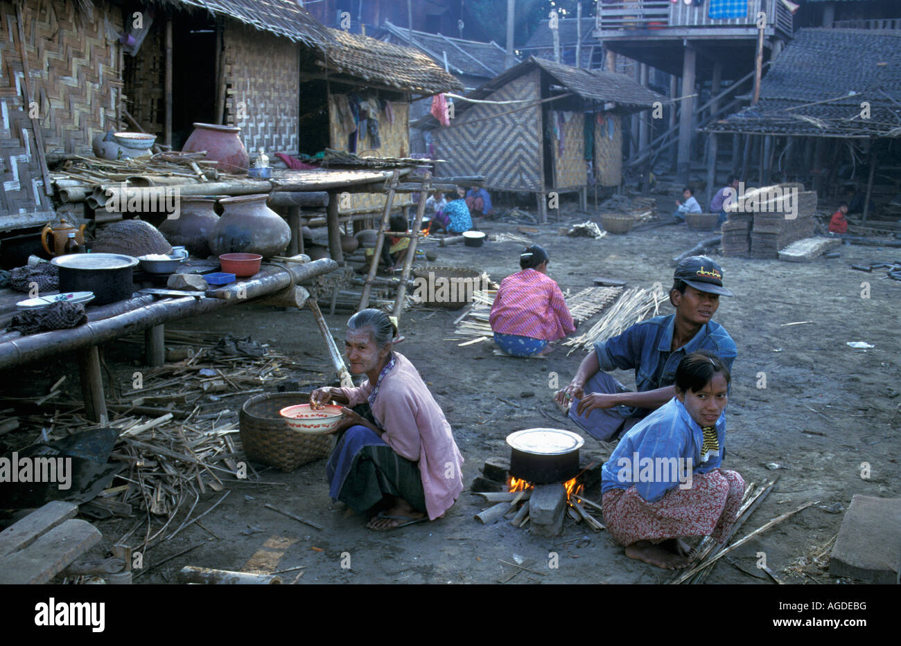 Cooking food poor slum hi-res stock photography and images - Alamy