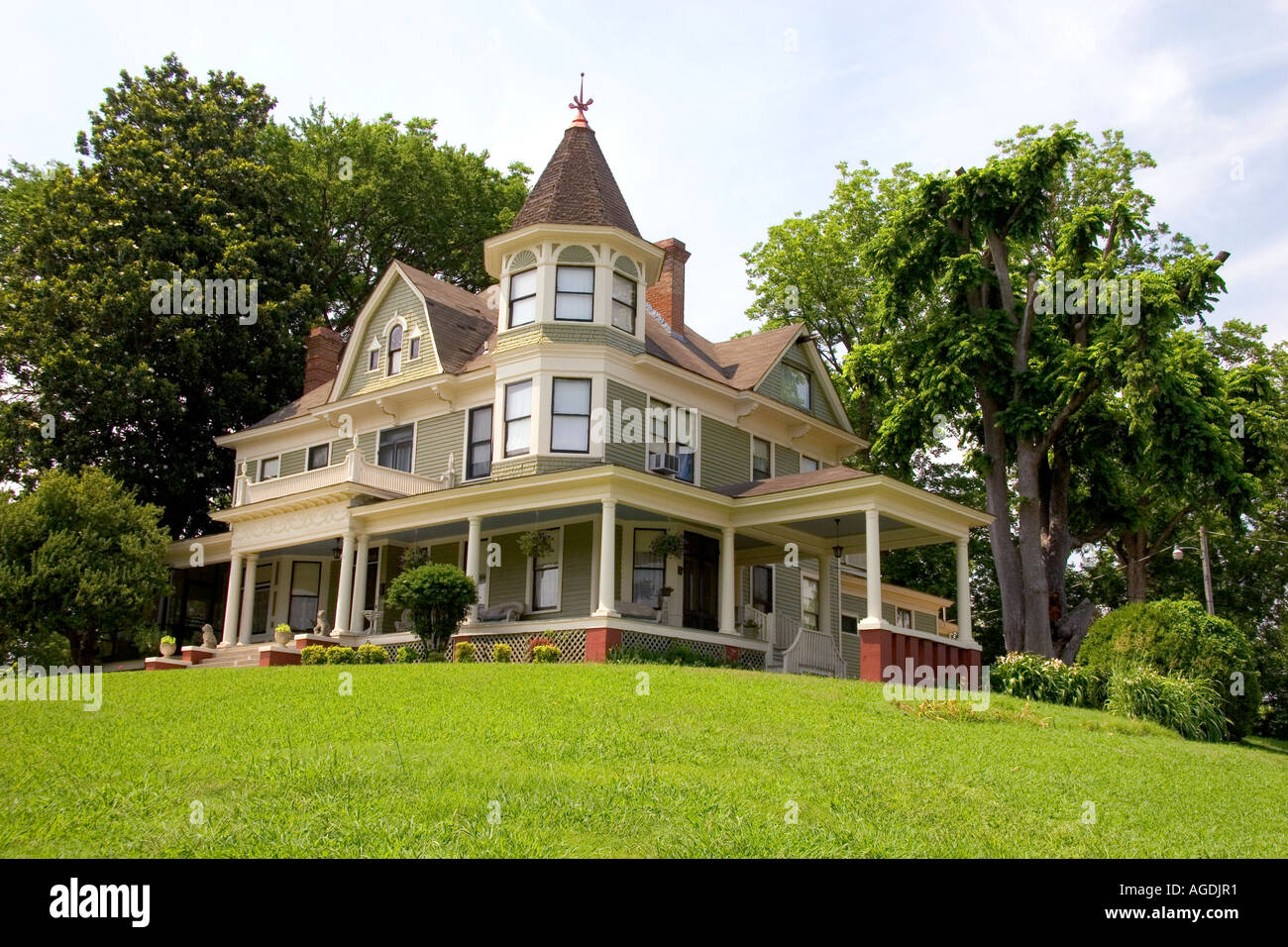 Magnolia hill hi-res stock photography and images - Alamy