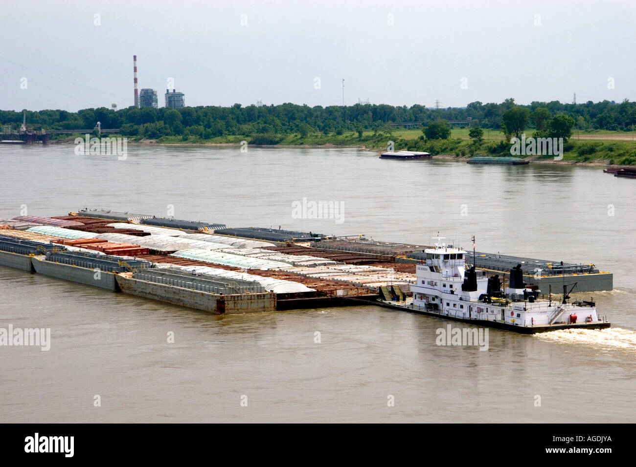Tug boat and river barge on the Mississippi River at Helena, Arkansas ...