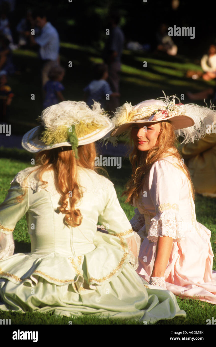 Sweden traditional dress hi-res stock photography and images - Alamy