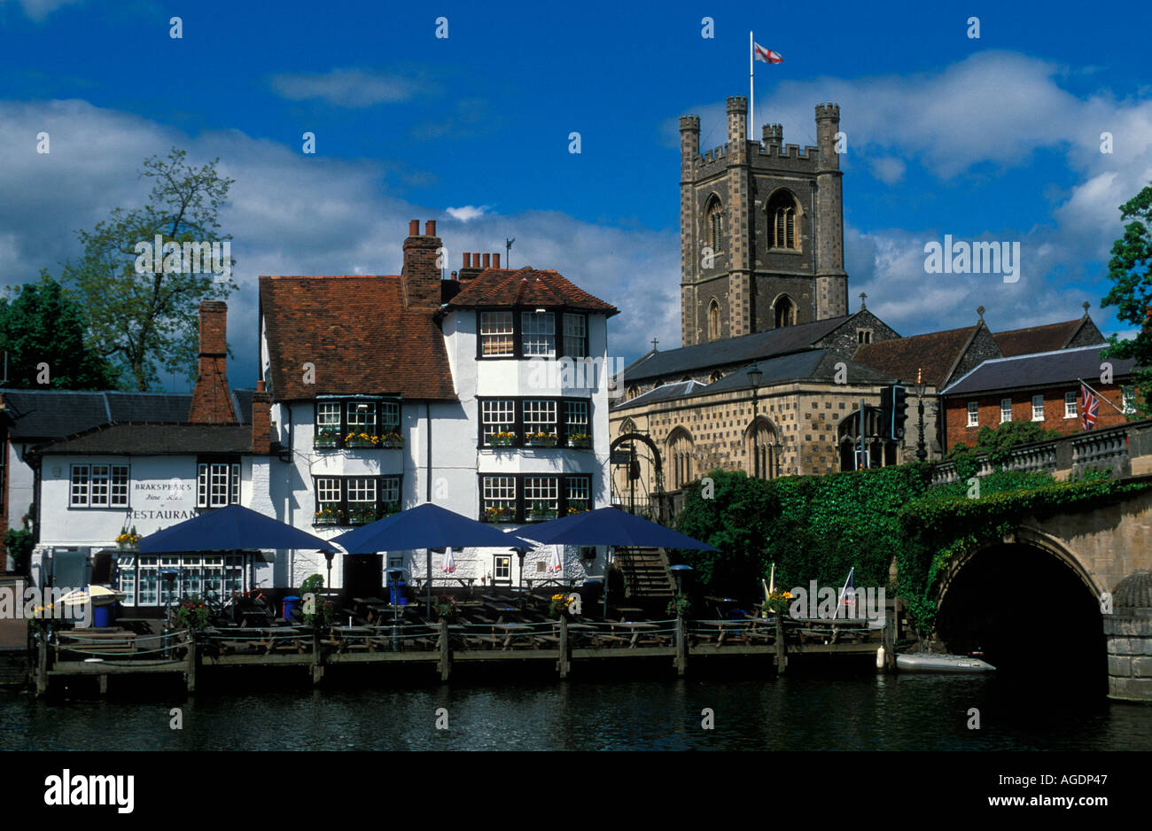 Restaurant henley on thames hi-res stock photography and images - Alamy