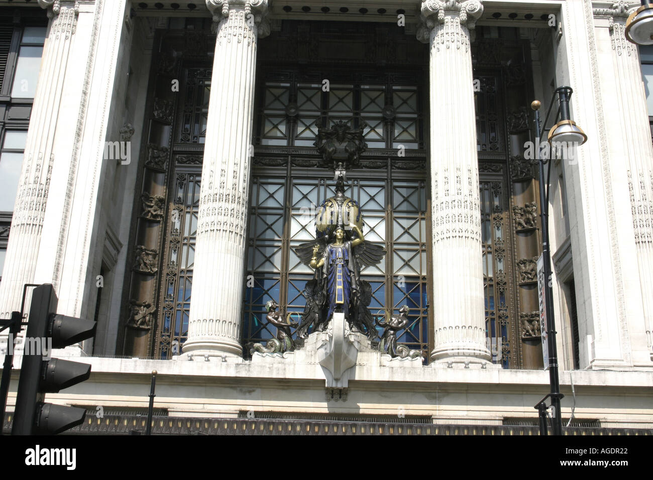 Selfridges oxford street statue hi-res stock photography and images - Alamy