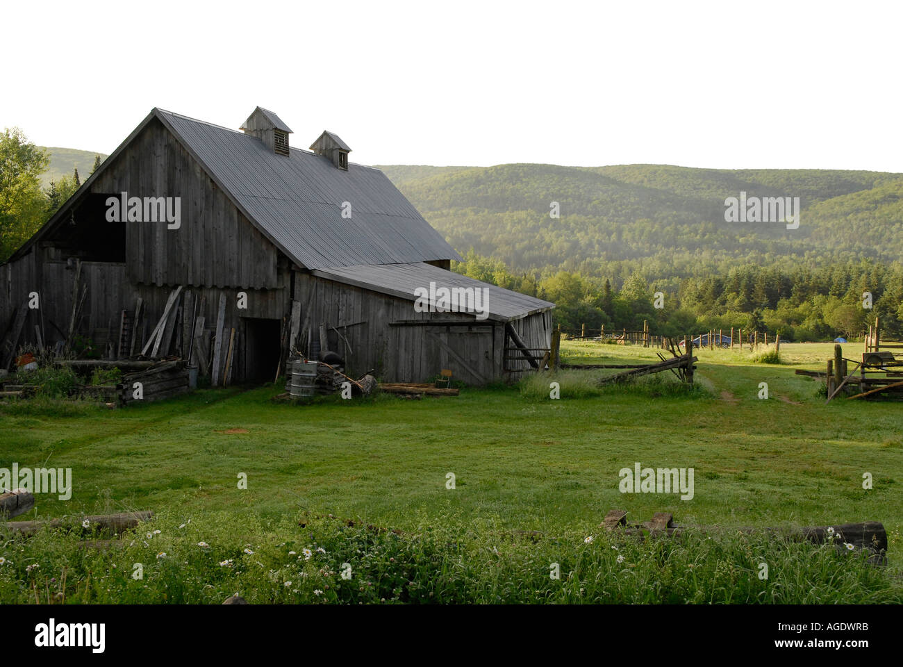 Barn cupola hi-res stock photography and images - Alamy