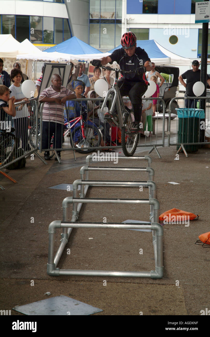 Cycling acrobat hi-res stock photography and images - Alamy