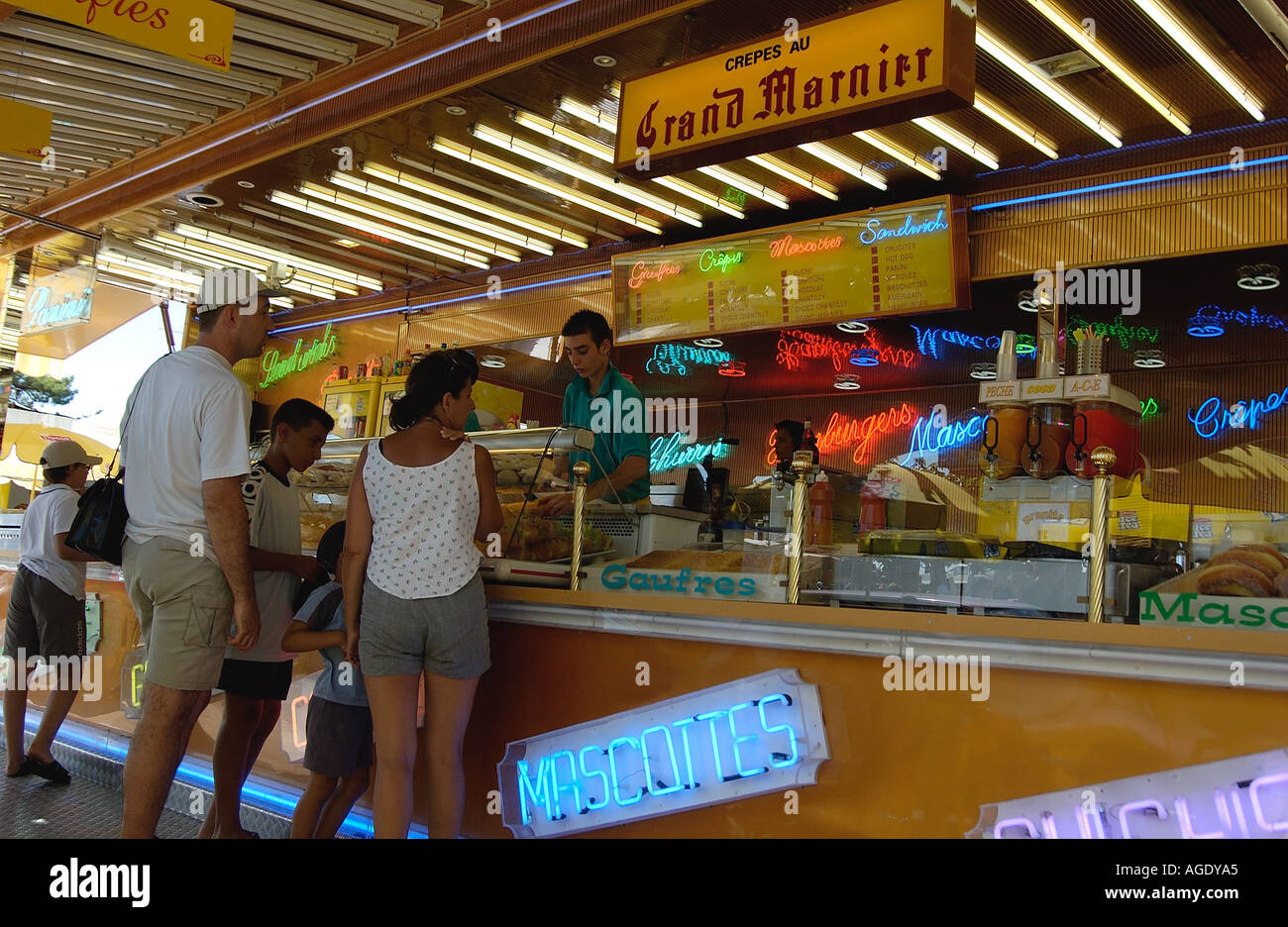 Mobile crepes hi-res stock photography and images - Alamy