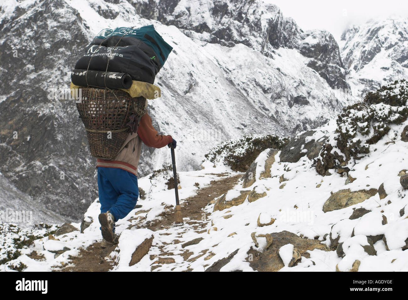 Sherpa Porter Nepal Stock Photo - Alamy