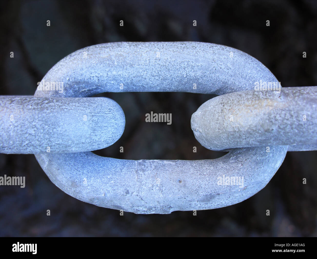Large chain links hi-res stock photography and images - Alamy