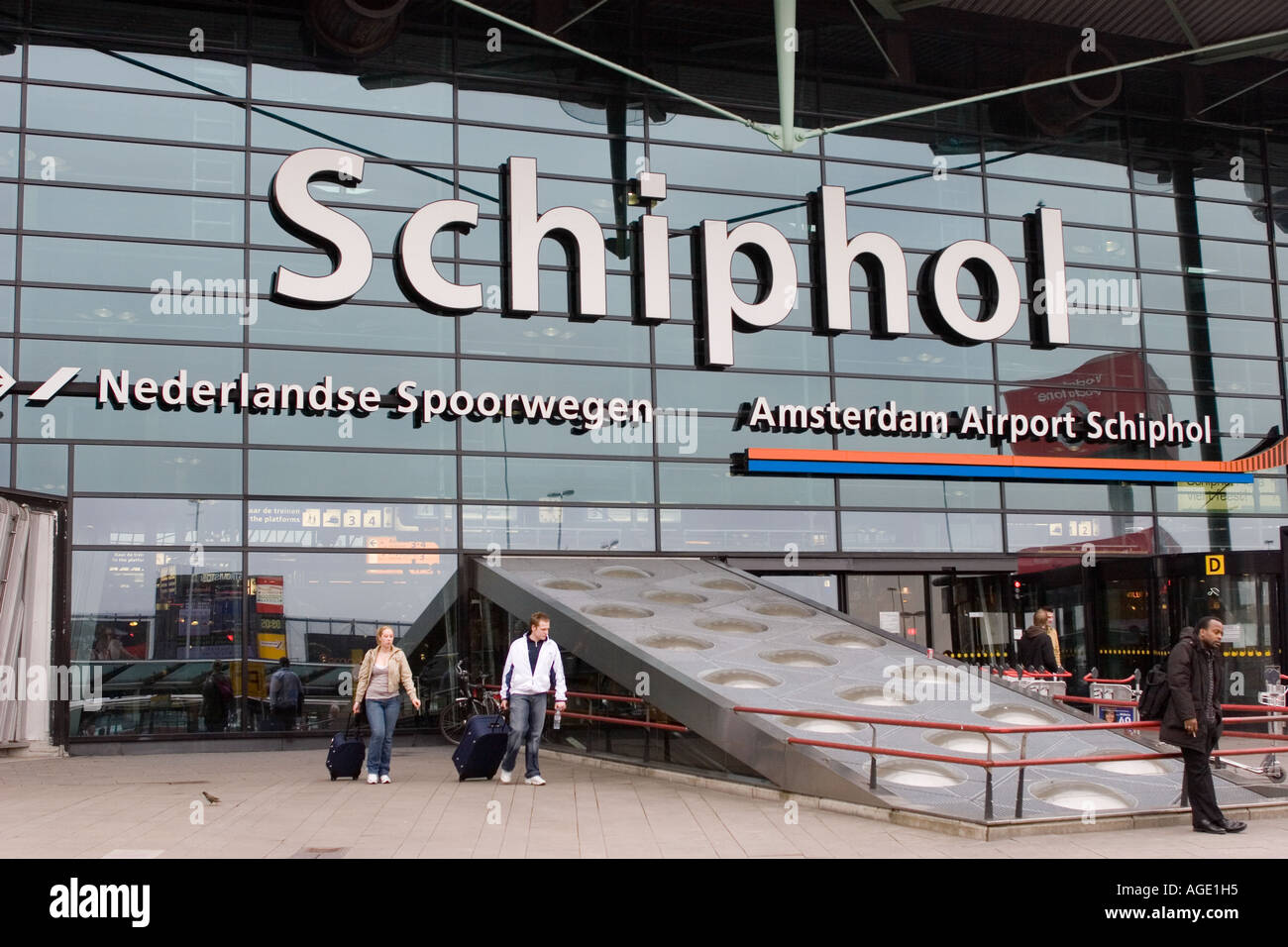 Schiphol security hi-res stock photography and images - Alamy