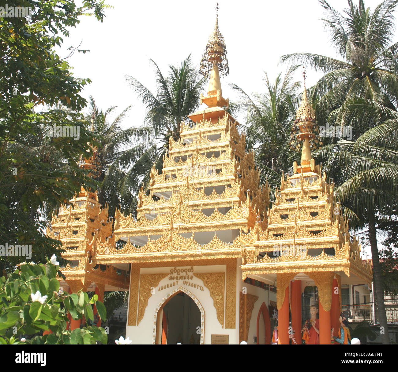 Roof of siamese temple Stock Photo - Alamy