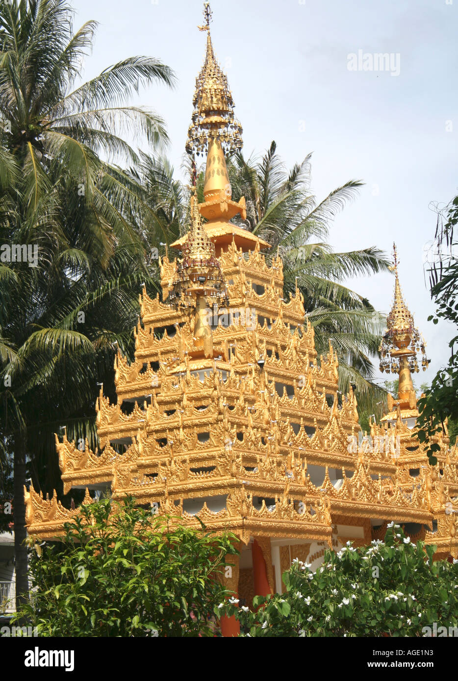 Roof of siamese temple Stock Photo - Alamy