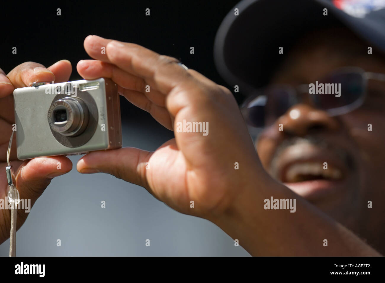 Man taking a picture with a digital camera Stock Photo - Alamy