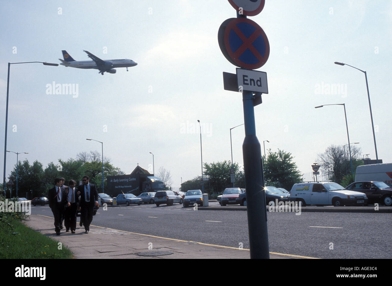 Road signs to heathrow hi-res stock photography and images - Alamy