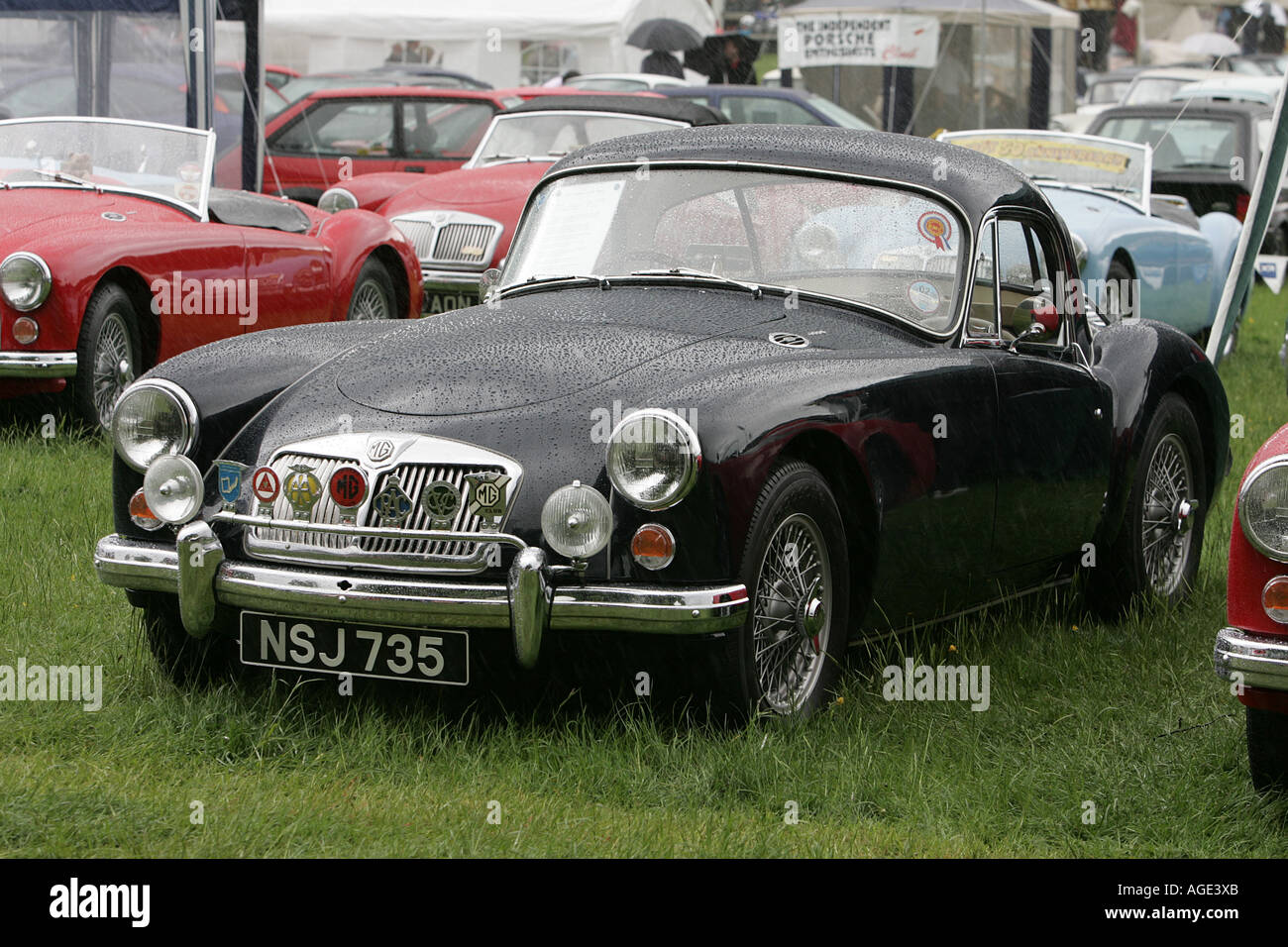 White mg vintage car hi-res stock photography and images - Alamy