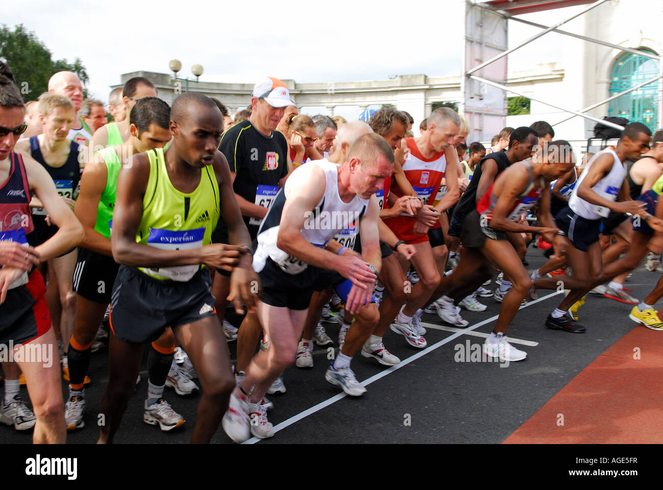 Runners at the start hi-res stock photography and images - Alamy