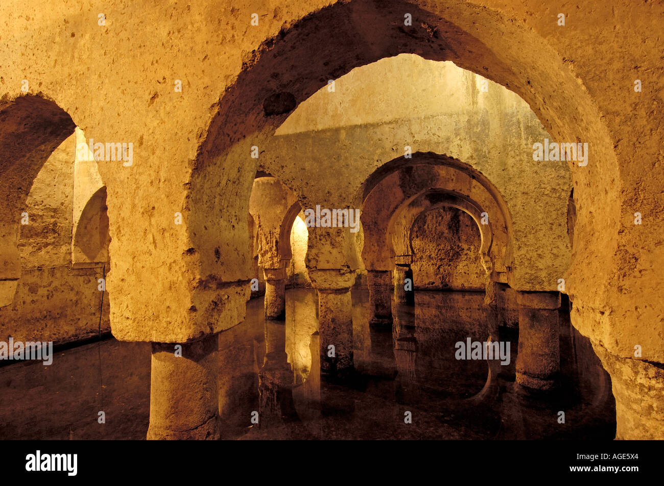 Moorish aljibe water cistern in the cellar of the Palacio de las ...