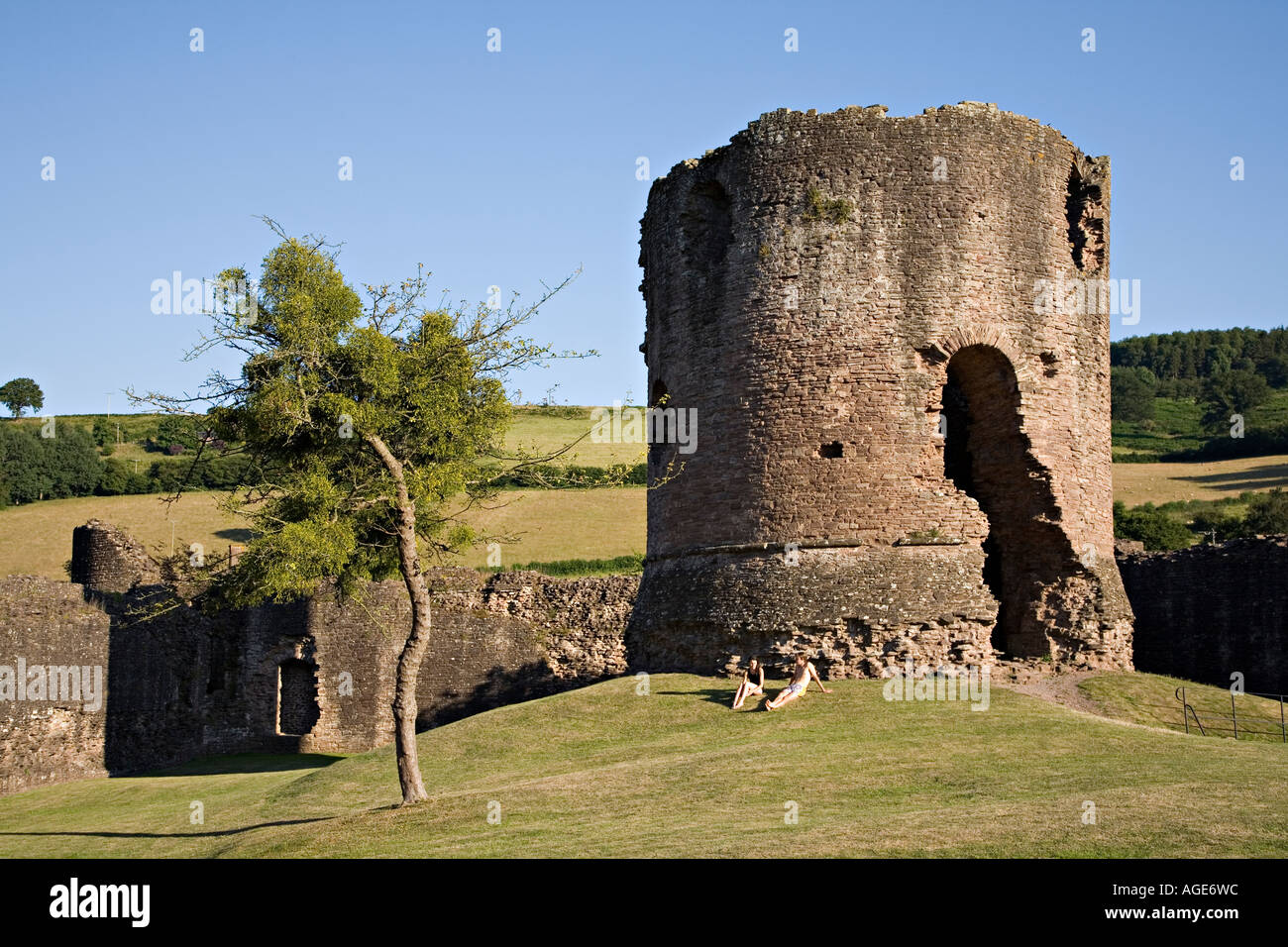 Skenfrith castle hi-res stock photography and images - Alamy