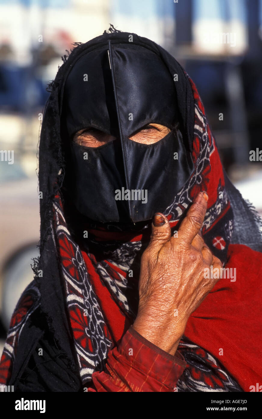 Oman burka hi-res stock photography and images - Alamy