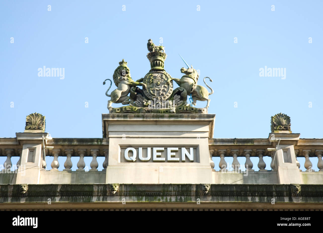 Detail on Queen building, Liverpool Stock Photo - Alamy
