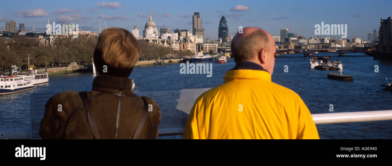 London, back view hi-res stock photography and images - Alamy