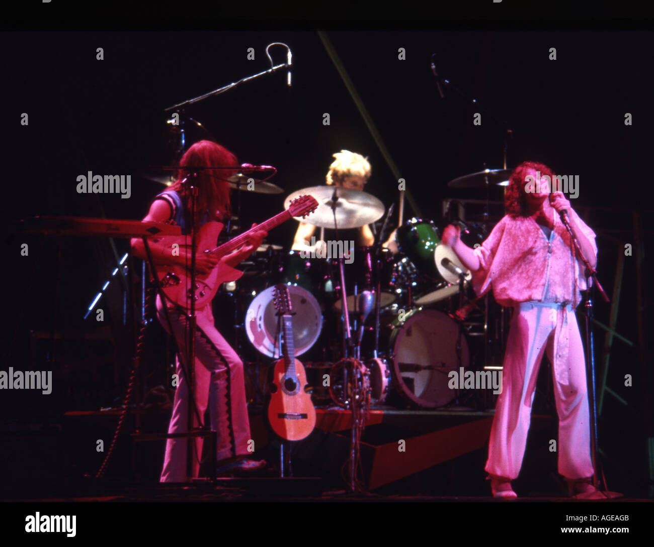 Yes band 1980 hi-res stock photography and images - Alamy