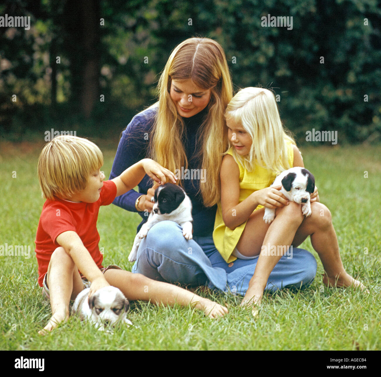 Children puppies hi-res stock photography and images - Alamy