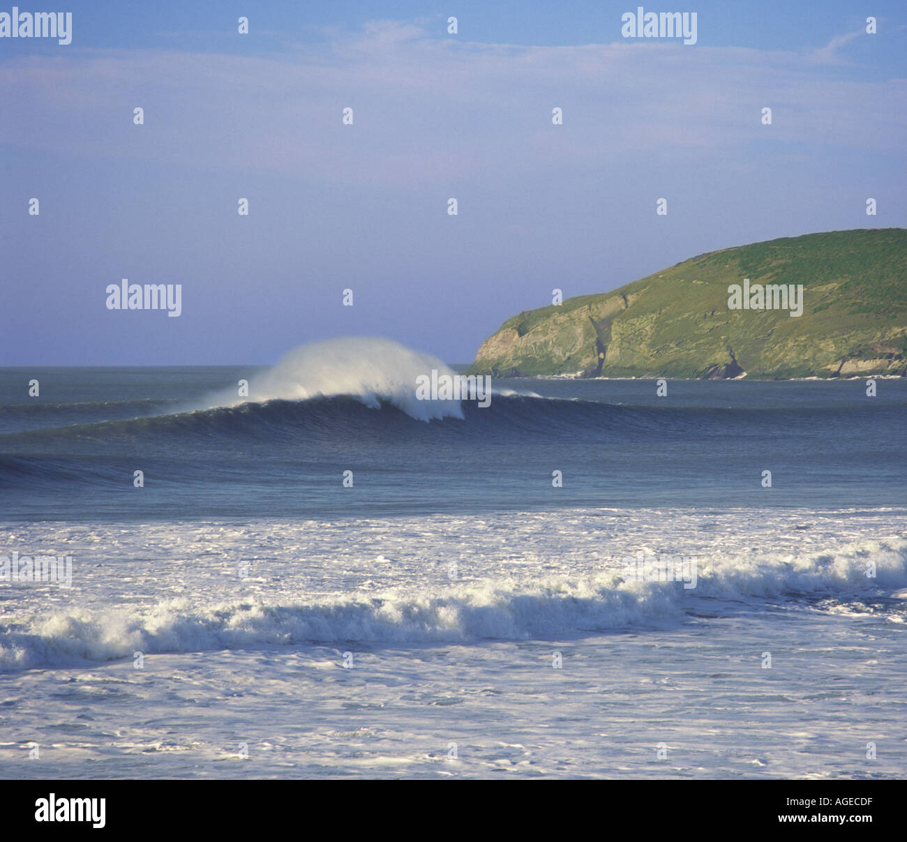 Spectacular classic surf wave breaking at Croyde Bay with wind blown ...