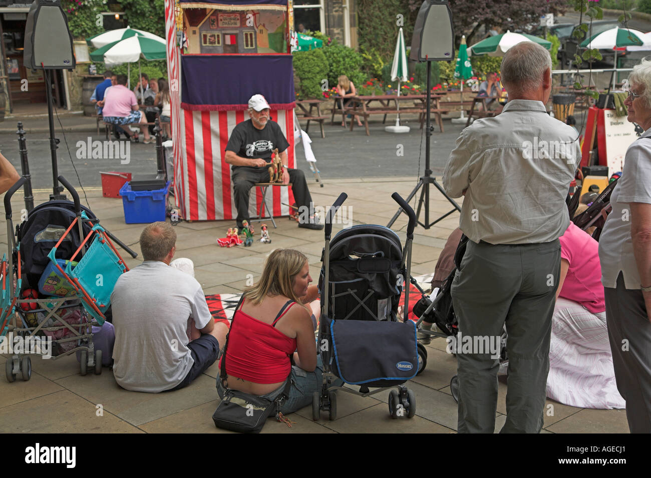 Puppet show audience hi-res stock photography and images - Alamy