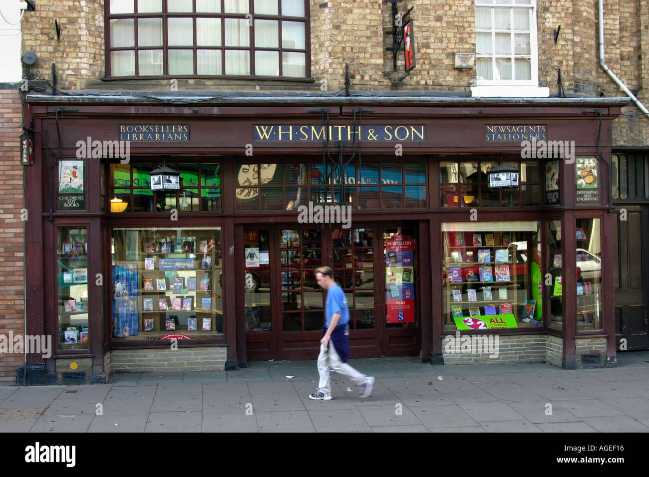 Old uk newsagent hi-res stock photography and images - Alamy