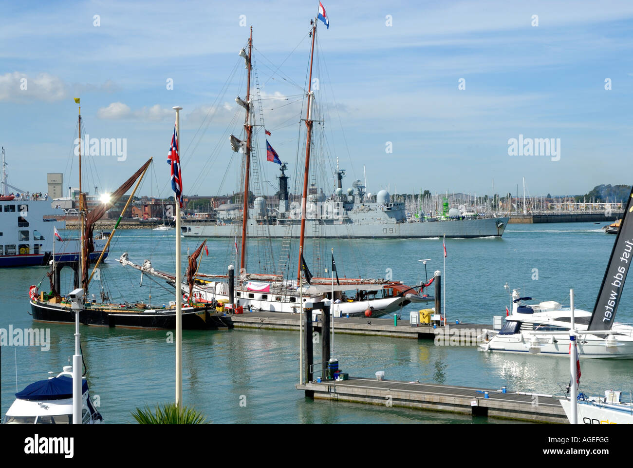 HMS Nottingham (D91), is a batch two Type 42 Destroyer of the Royal ...