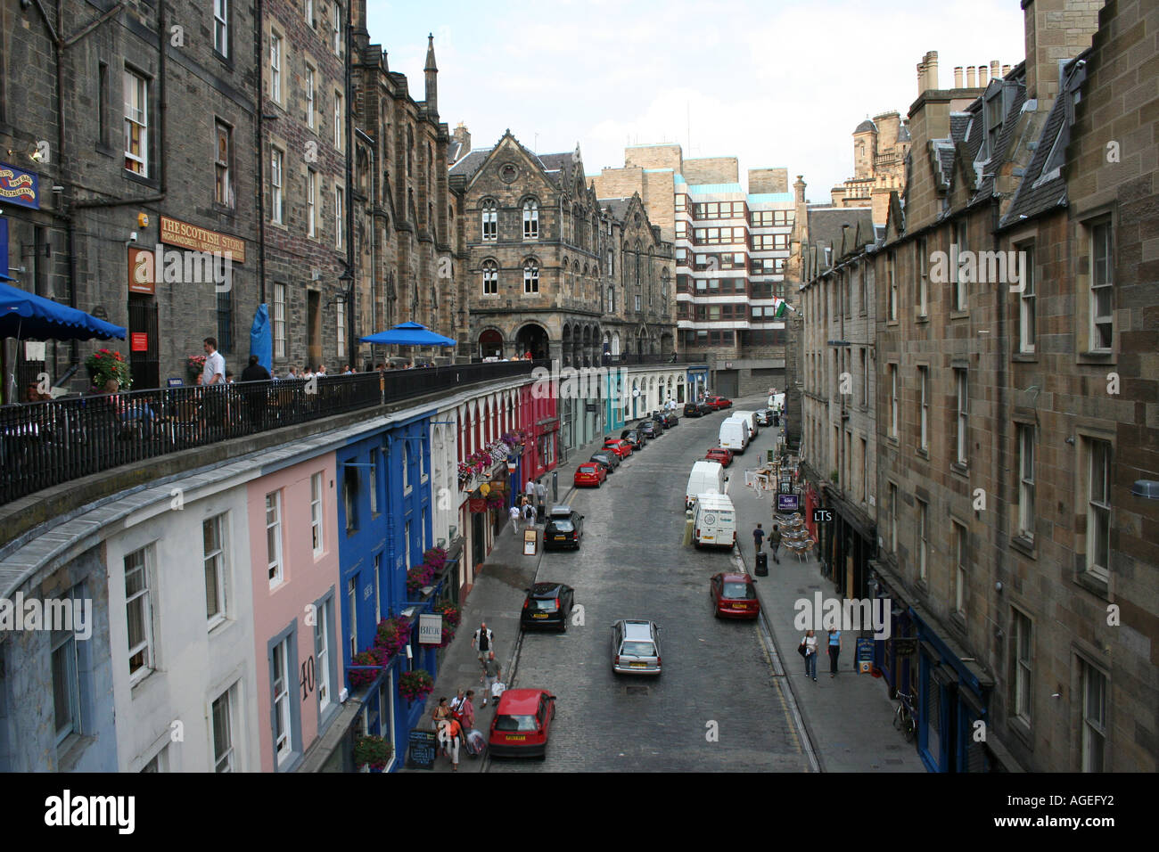 Edinburgh victoria street above hi-res stock photography and images - Alamy
