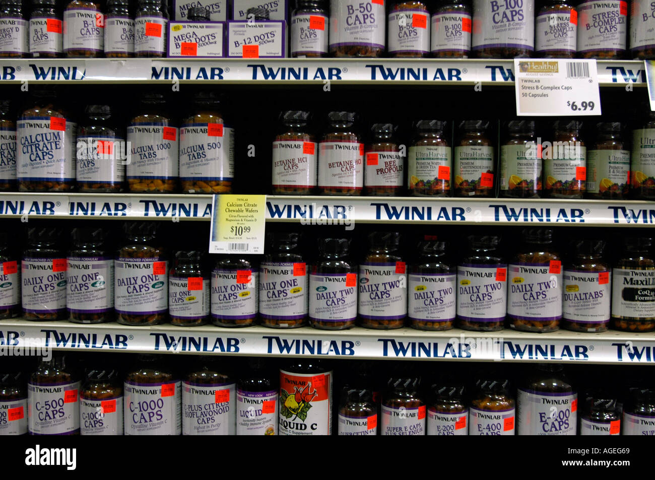 Supplements on store shelves hi-res stock photography and images - Alamy