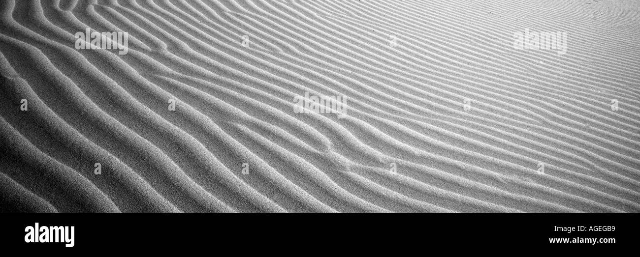 Rippling patterns in white sand Stock Photo - Alamy