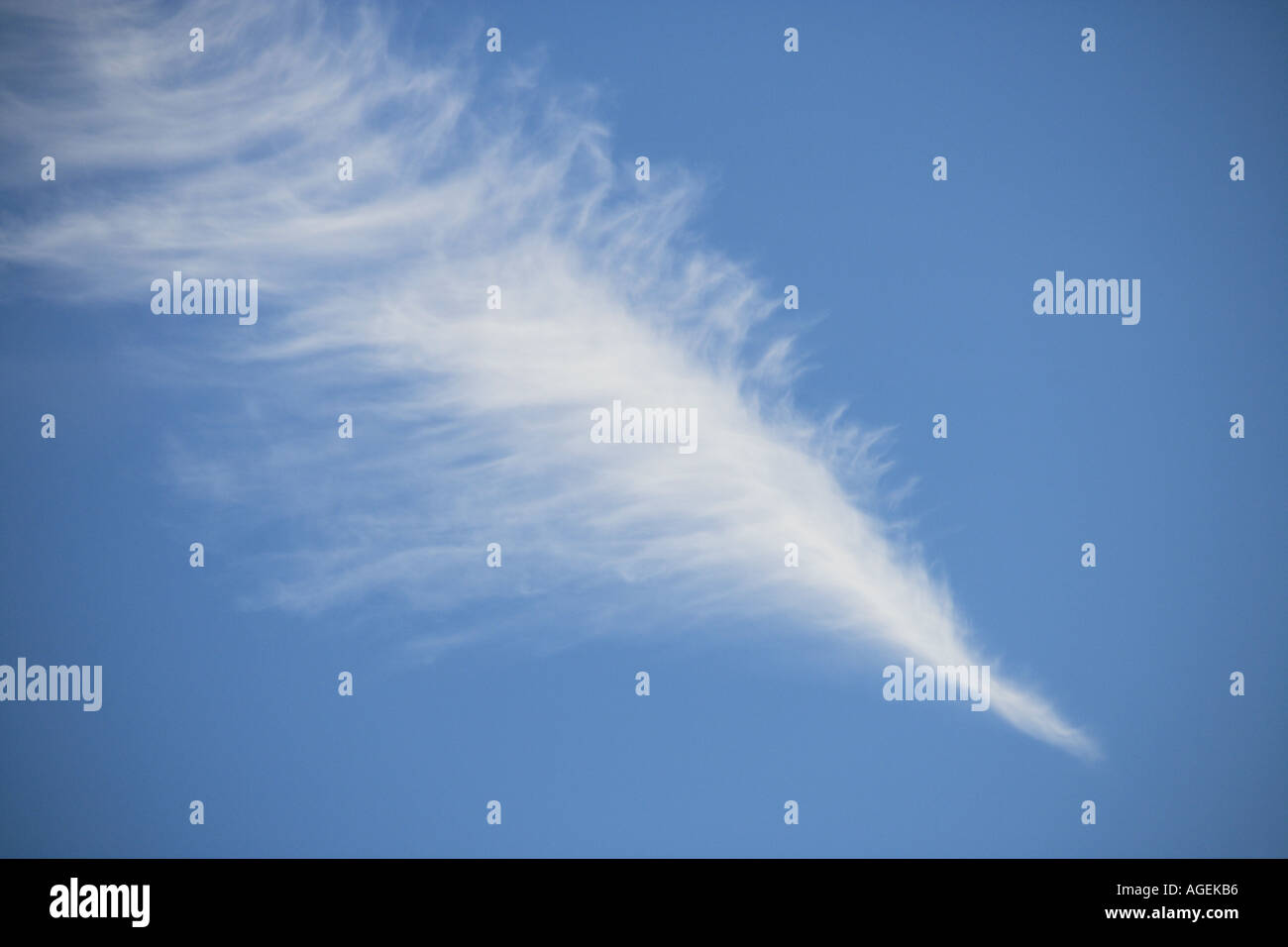 Diagonal cloud formation hi-res stock photography and images - Alamy