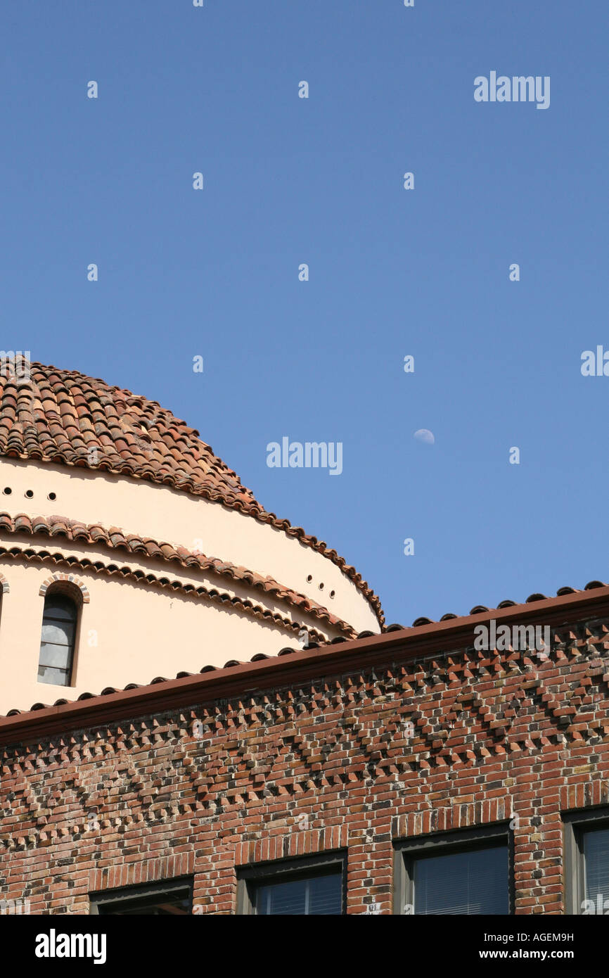 Classical architecture on a California State University campus in ...