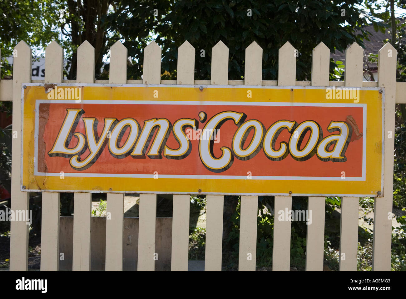 Lyons sign old hi-res stock photography and images - Alamy