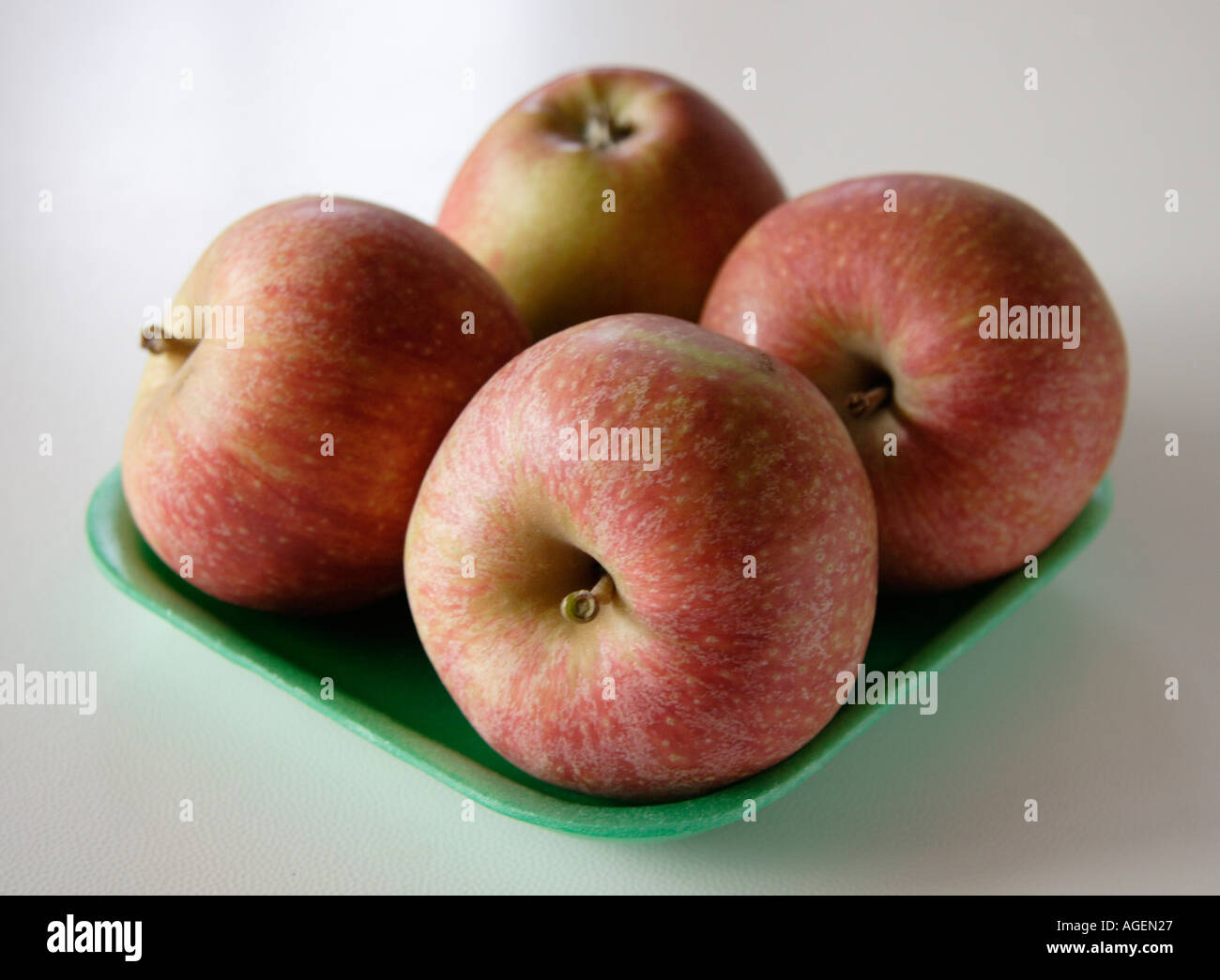 4 apple fruit fresh red cut slice apples Stock Photo - Alamy