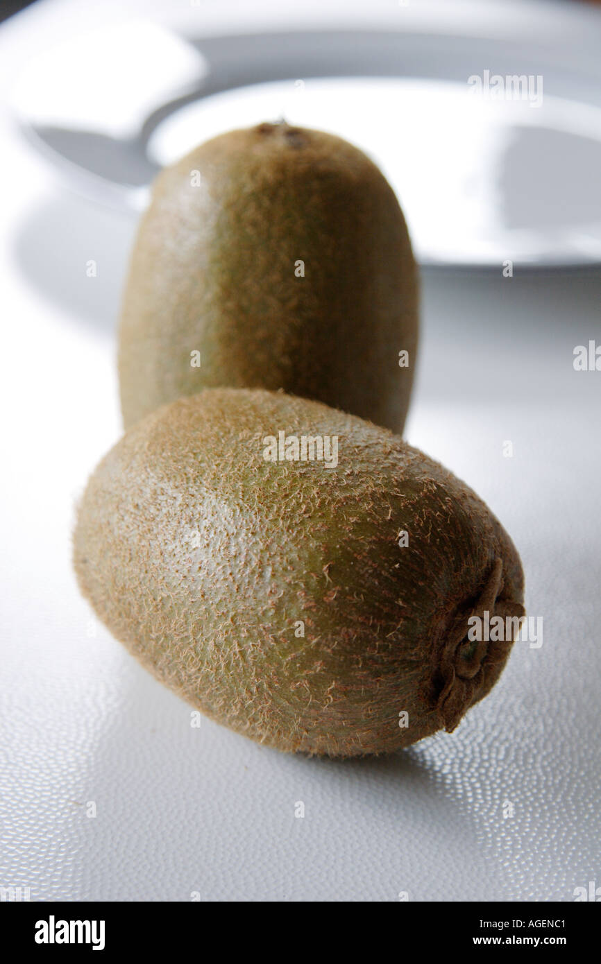 kiwi fruit slice cut whole entire Stock Photo - Alamy