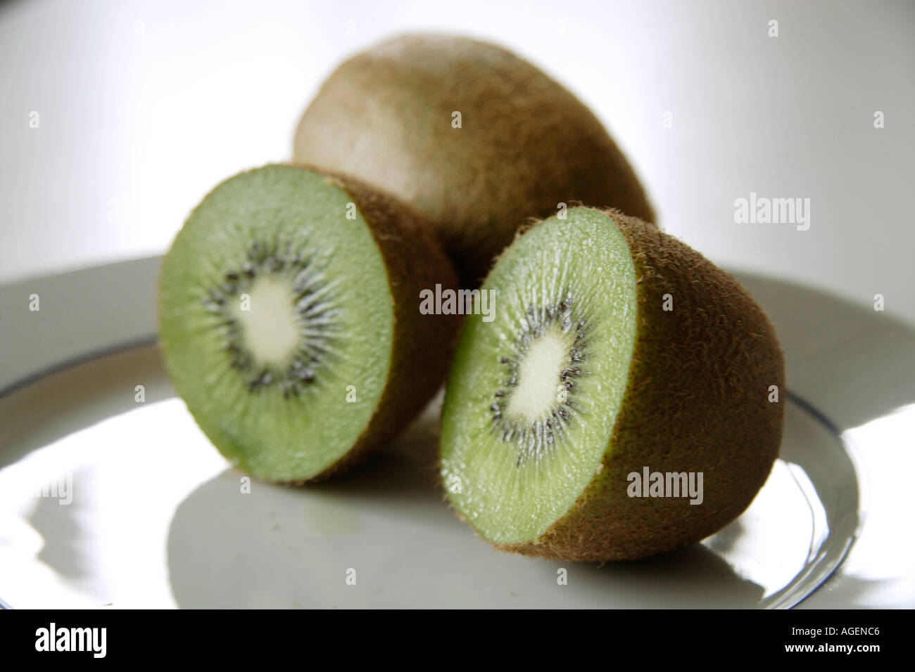 kiwi fruit slice cut whole entire Stock Photo - Alamy