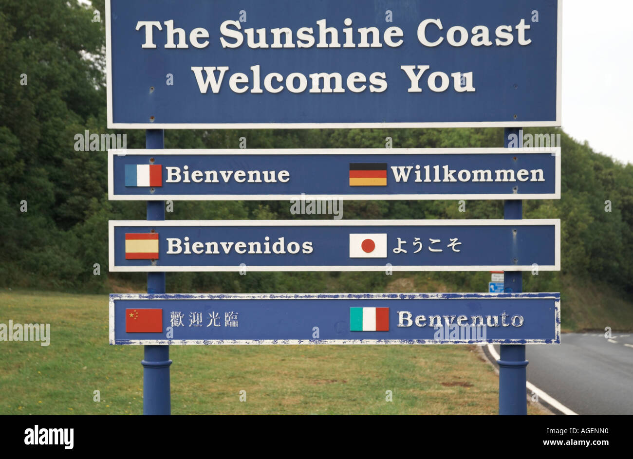 Multi language welcome sign on hi-res stock photography and images - Alamy