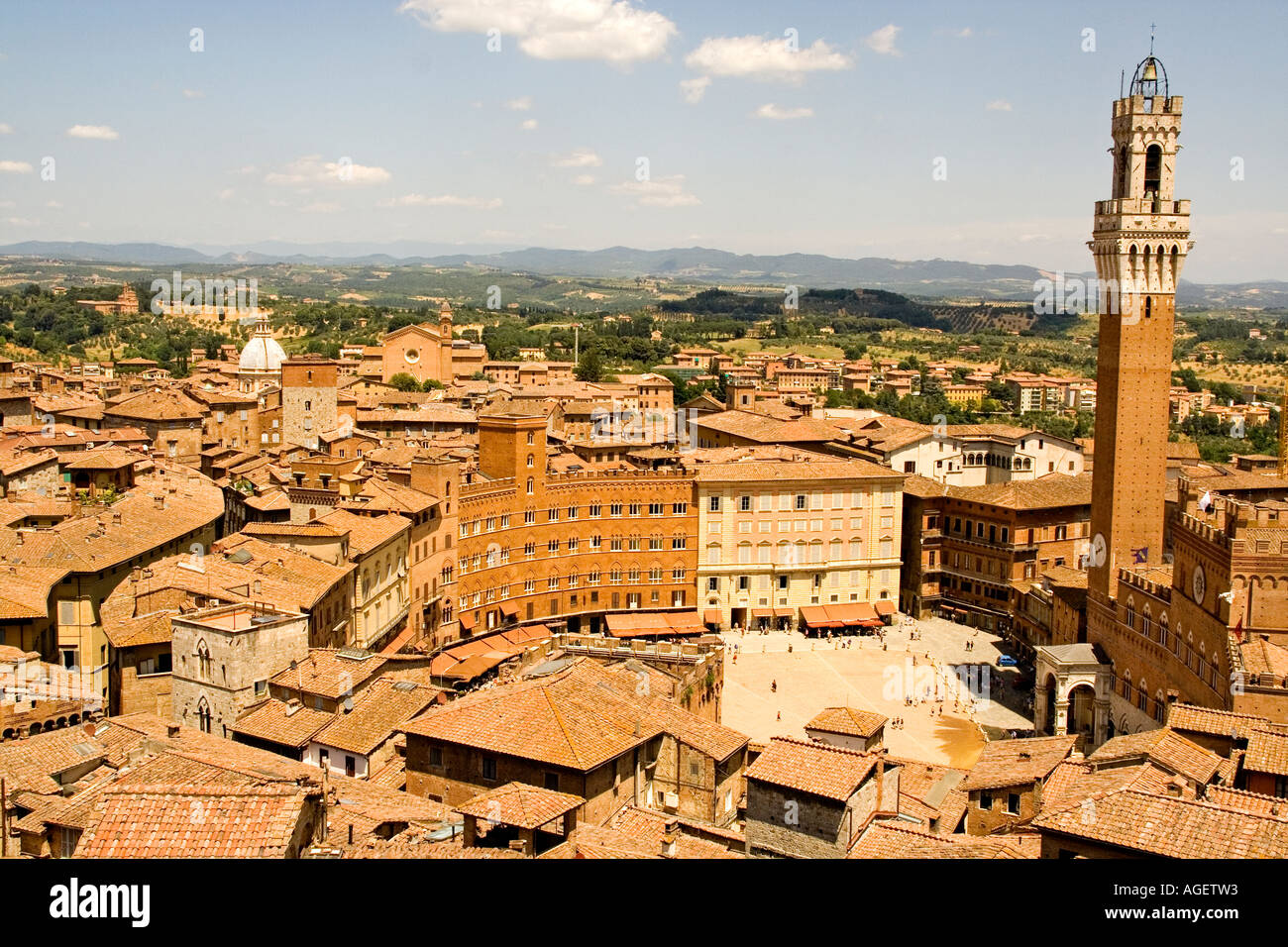 The fourteenth century tower Torre del Mangia Piazza del Compo and the ...