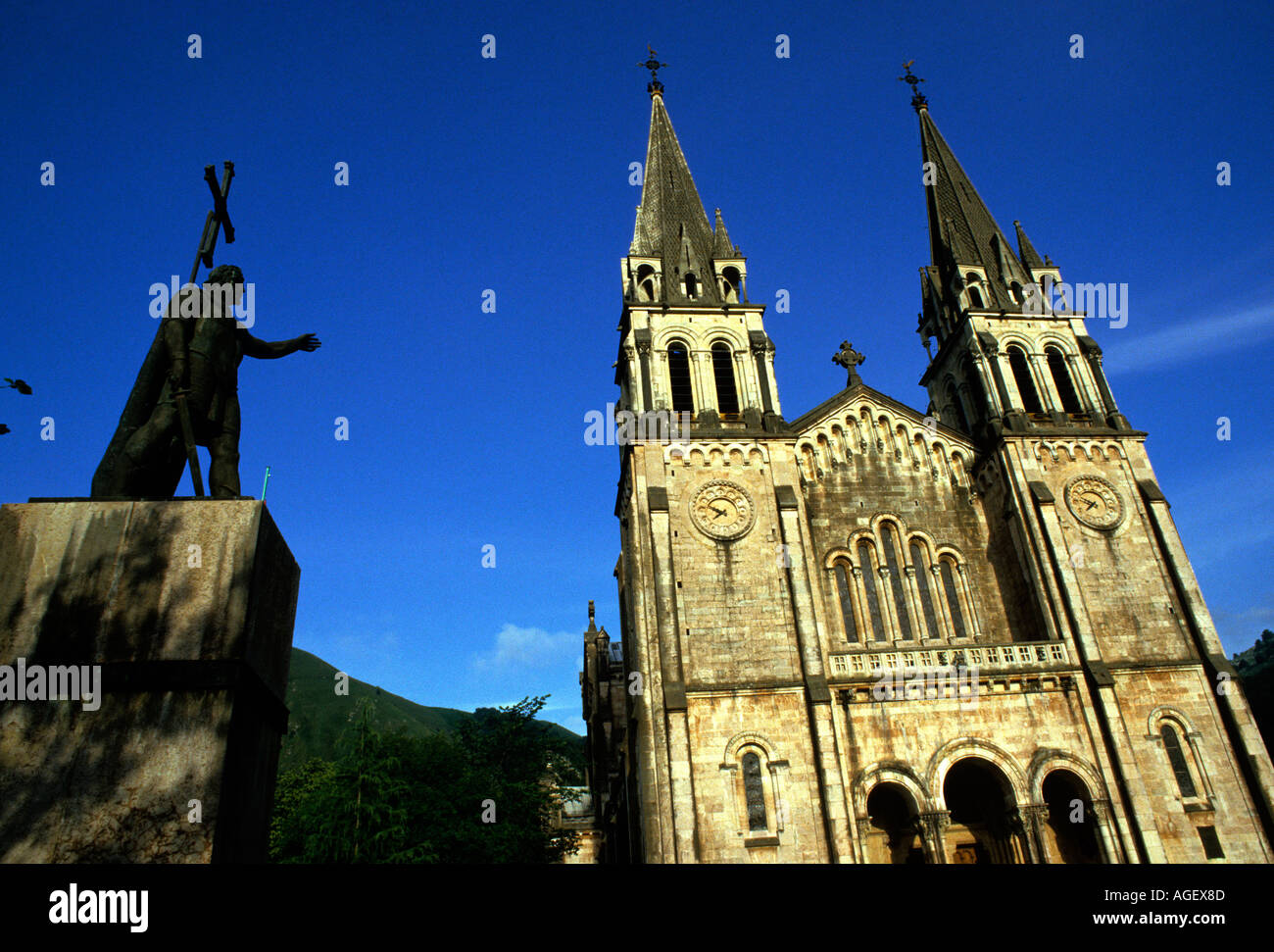 722 battle of covadonga hi-res stock photography and images - Alamy