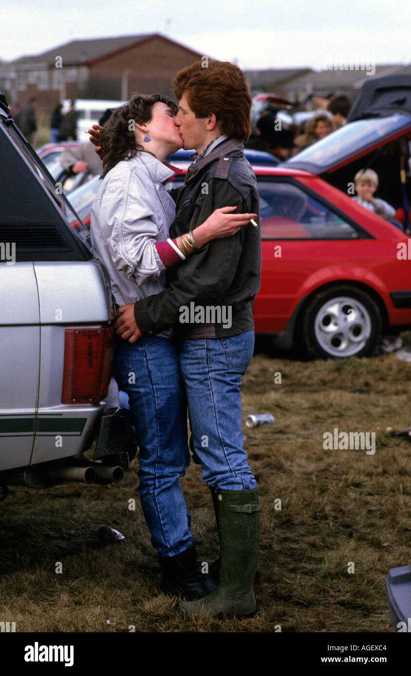 ENGLAND KISS AT GRAND NATIONAL Stock Photo - Alamy
