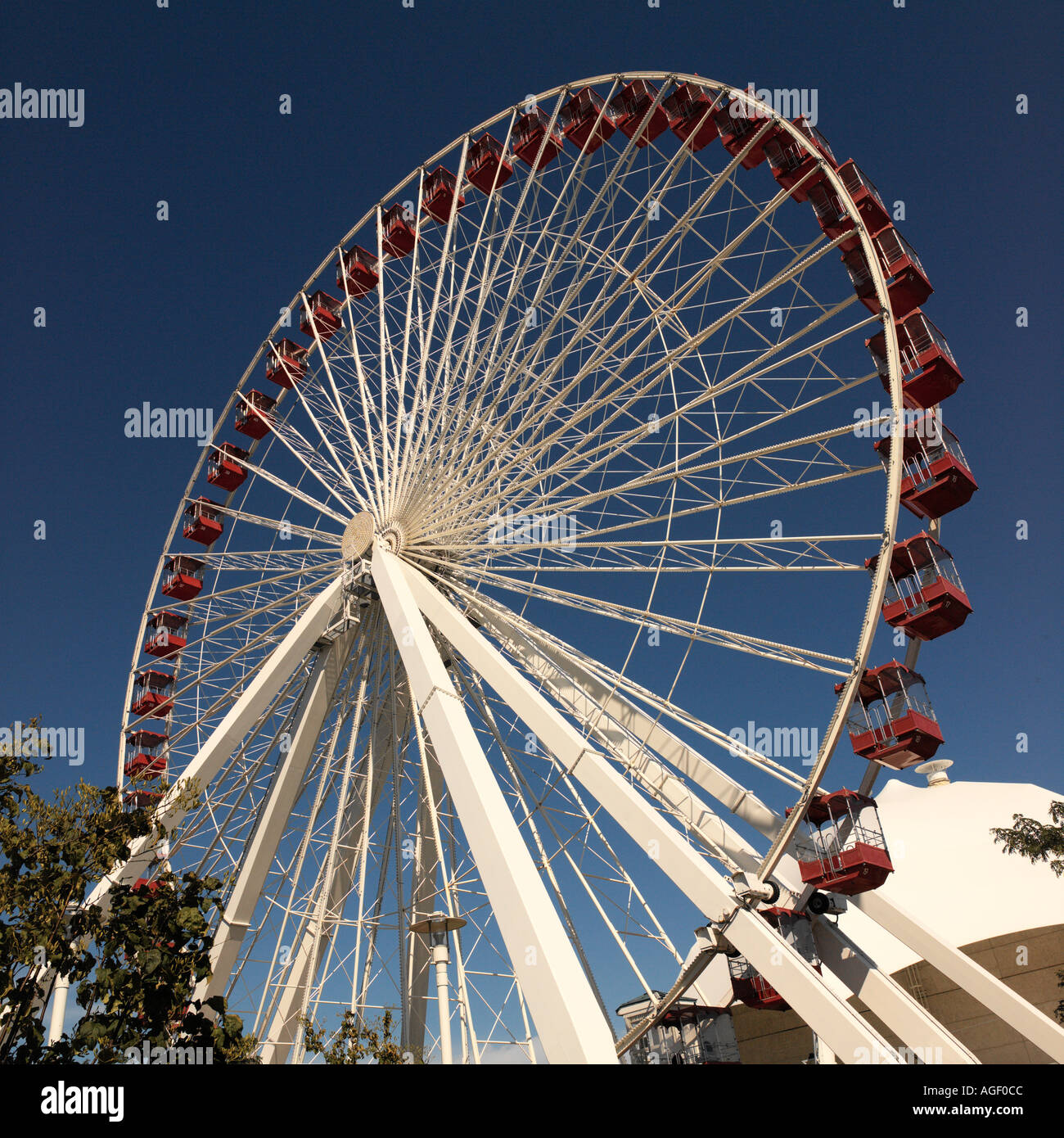 Navy pier chicago funfair hi-res stock photography and images - Alamy
